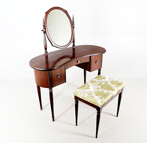 MAKEUP TABLE and PALLET, 1900s. Furniture - Tables - Auctionet