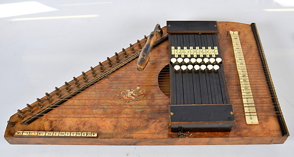 CITTRA, 19th/20th century. Collectables - Musical instruments - Auctionet