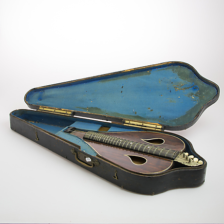 TABLE MANDOLINE IN FORDRAL. Collectables - Musical instruments - Auctionet