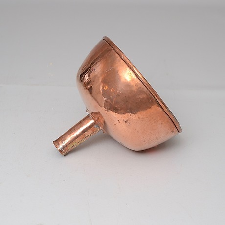 COPPER FUNNEL. 1800s. Silver & Metals - Pewter, Brass & Copper - Auctionet