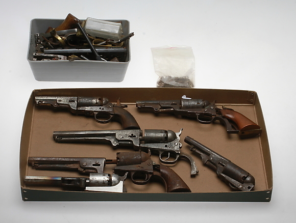 COMMUNICATION PISTOLS/RENOVATION OBJECTS/SCRAP WEAPONS, 1800s, i.a ...