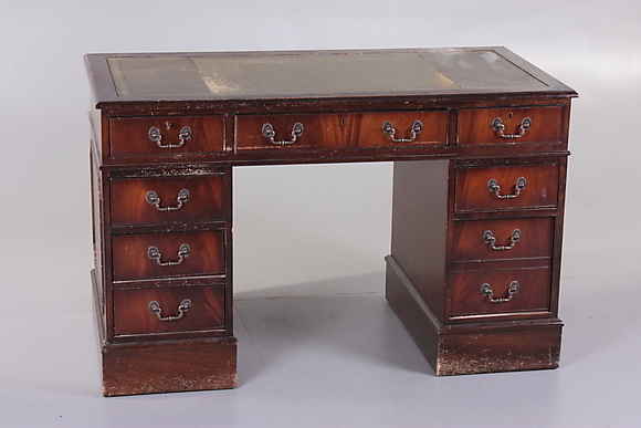 DESK, English style. Furniture - Tables - Auctionet