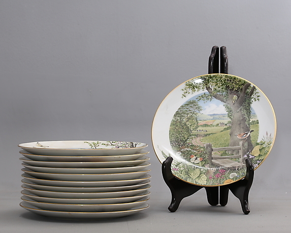 PETER BARRET. Plates, 12 pieces, Royal Worcester porcelain, twelve ...