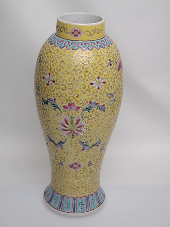 Vase, marked with Chinese characters. Ceramics & Porcelain - Oriental ...