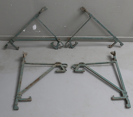 KONSOLER, 4 delar, smide, omkring 1900-talets början. Allmoge - Övrigt ...