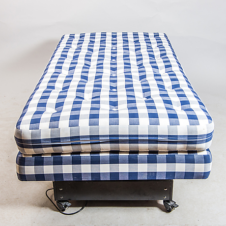 SÄNG, Hästen, höj och sänkbar. Möbler - Övrigt - Auctionet