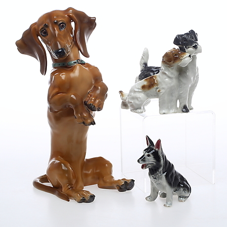 FIGURINES, 3 pieces of porcelain, dogs, including Schaubach Kunst and ...