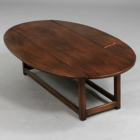 COFFEE TABLE with flaps, early 20th century. Furniture - Tables - Auctionet