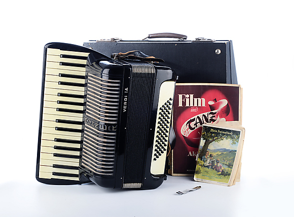 HOHNER. dragspel Verdi 1A med etui och noter, nycklar med benstöd, 60 ...