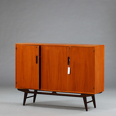 SENKKI. Teak. 1900-luvun puoliväli. Huonekalut - Lipastot - Auctionet