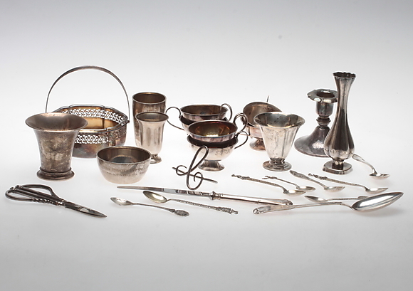 SILVER OBJECTS, Total weight approx. 900 grams incl. glass bowl/metal ...