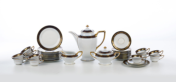 ROSENTHAL. Form Corona, decor cobalt blue with gold band. 39-piece ...