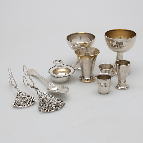 SILVER OBJECTS, 11 parts, including cake shovel, tea strainer, 1900s ...
