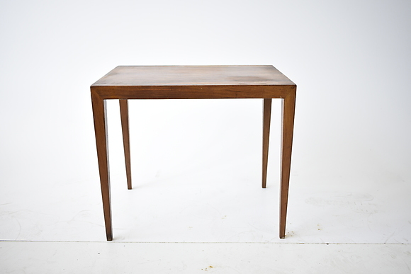 HASLEV SOFFBORD I ROSENTRÄ. Möbler - Bord - Auctionet