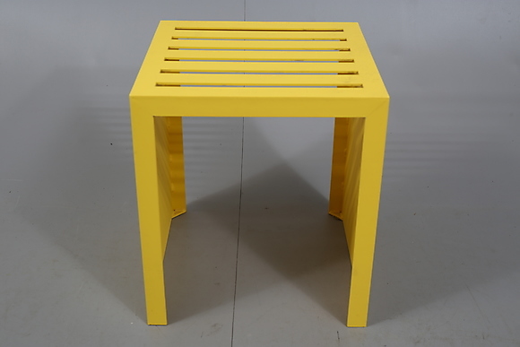 PALL, gullackerad metall, Stilrent, 1900-2000-tal. Möbler - Övrigt ...