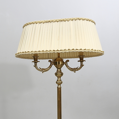 GOLVLAMPA, mässing, 1900-tal. Belysning & Lampor - Golvlampor - Auctionet