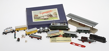 MODEL TRAIN FLEISCHMANN train set 1000/2 P with steam locomotive 1305 ...