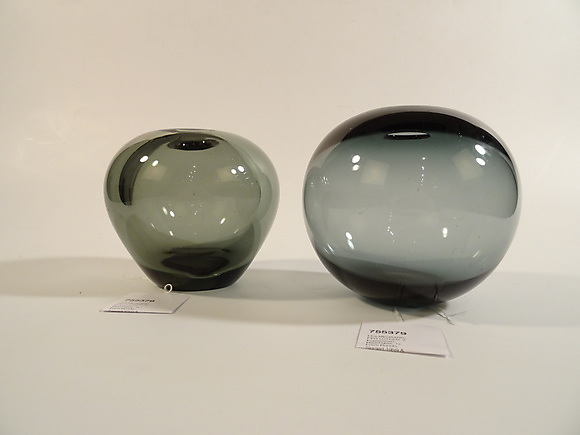 HOLMEGAARD, PER LÜTKEN. 2 ball vases. smoked glass 1x Rondo shape ...