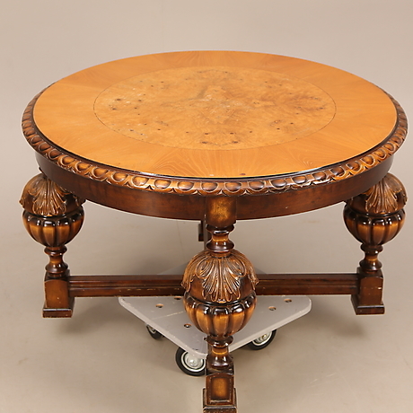 TABLE, birch, Chippendale style, baluster legs, early 20th century ...