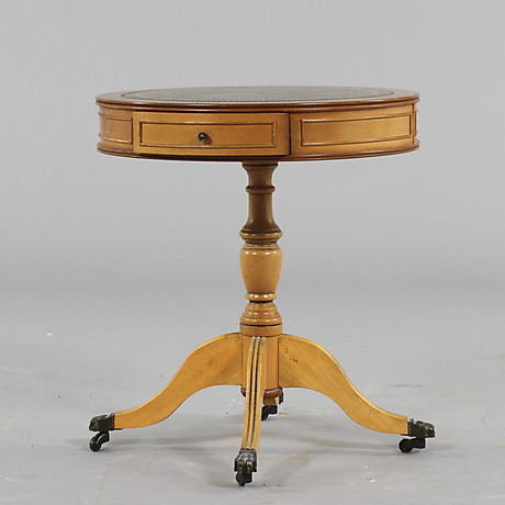 CAROUSEL TABLE, English style. Furniture - Tables - Auctionet