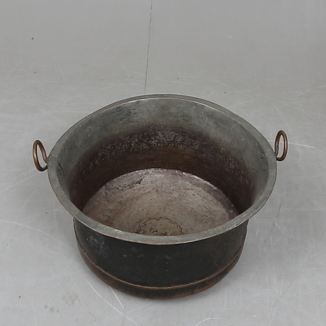 COPPER BASE, 1800s. Silver & Metals - Pewter, Brass & Copper - Auctionet