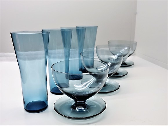 GLASS AND DESSERT BOWL. Swedish design. Glass - Tableware - Auctionet