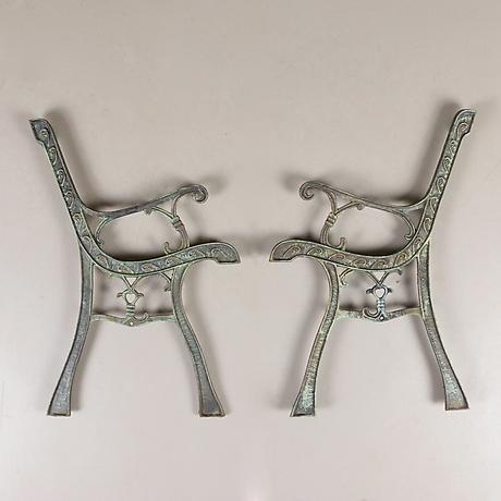 GABLES, cast iron, for sofa, 20th century. Furniture - Garden - Auctionet