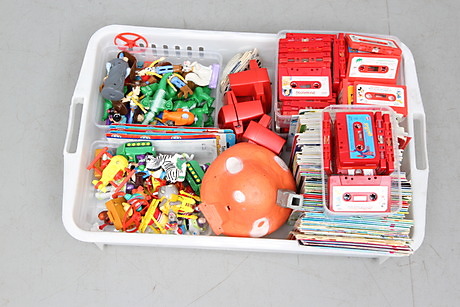 LEKSAKER och KASSETTER, 1900-2000-tal. Leksaker - Auctionet