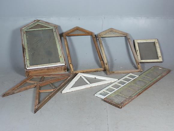 A Collection SCREWED WINDOWS. Miscellaneous - Miscellaneous - Auctionet