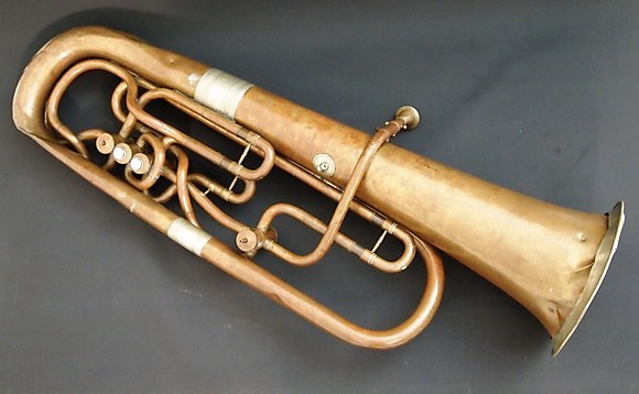 OLD BRASS INSTRUMENT, TUBA. Miscellaneous - Musical instruments - Auctionet