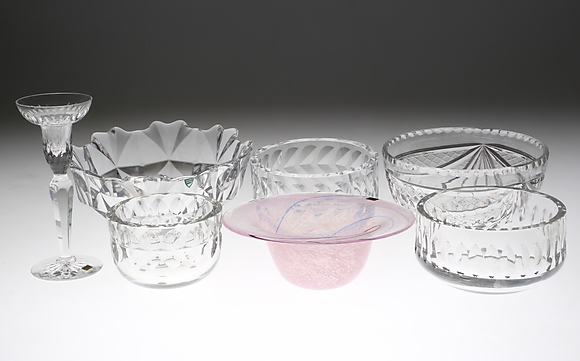 GLASS CASE, 7 parts, including Orrefors. Glass - Other - Auctionet