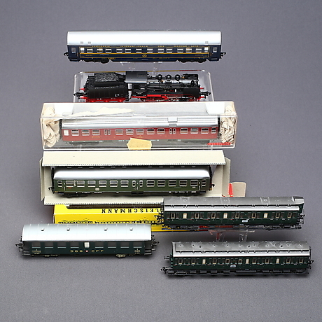 FLEISCHMANN German steam locomotive and 6 carriages. Partially original ...