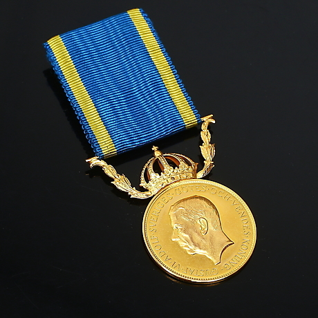MEDAL OF MERIT, 23K/18K gold, "For zeal and integrity in the service of ...