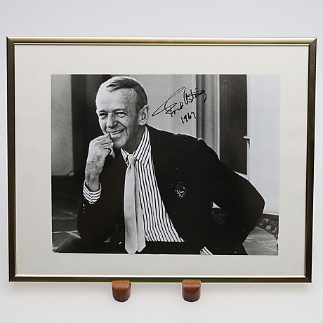 AUTOGRAPH. FRED ASTAIRE, (1899-1987), AMERICAN DANCE AND SINGING LEGEND ...