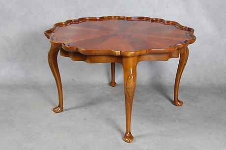 TABLE, 1900s. Furniture - Tables - Auctionet