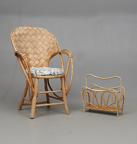 NEWSPAPER STAND and ARM CHAIR, rattan, 1900s. Furniture - Other - Auctionet