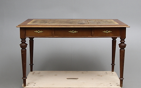 DESK, C: a 1900. Furniture - Tables - Auctionet