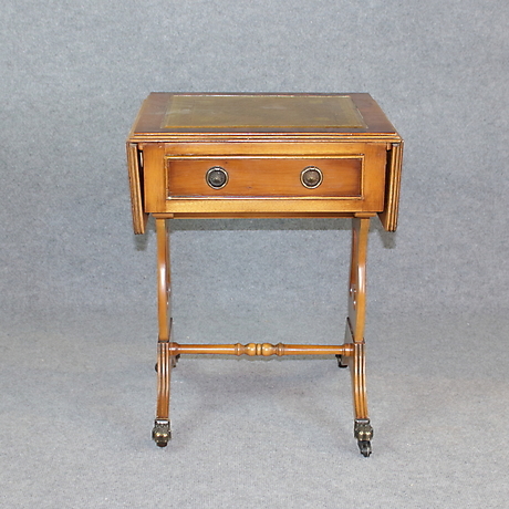 SIDE TABLE, box and flaps in the edge, English style, 20th century ...