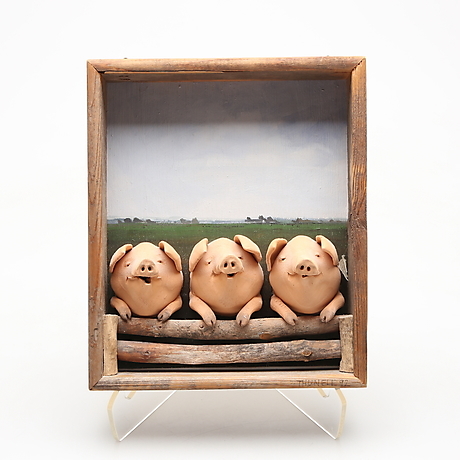 JOHAN THUNELL. Escultura mural, cerámica/madera, tres cerdos, firmada ...