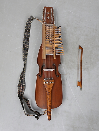 KEY HARP, Per Sjöholm, 1988. Collectables - Musical instruments - Auctionet