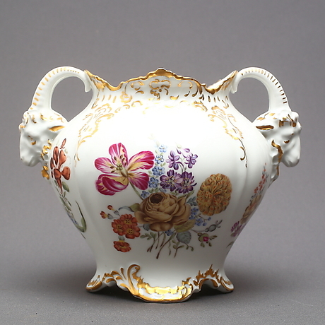 HÄNKELVAS, porcelain, early 20th century. Ceramics & Porcelain ...