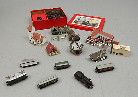 MODEL TRAIN KLEINBAHN 2 locomotives, 4 carriages, transformer, rails ...