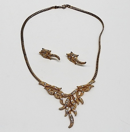 FASHION JEWELRY SET, around 1980. Jewellery & Gemstones - Jewellery ...