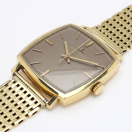 WRISTWATCH, 18K gold, Jaeger-LeCoultre Club, 1970s. Total weight approx ...