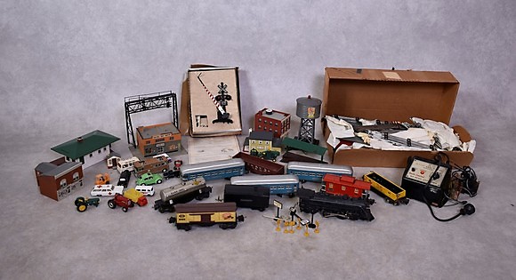 MODELLJÄRNVÄG " LIONEL " LOK, TÅG, VAGNAR, RÄLS, BYGGNADER mm. Leksaker ...