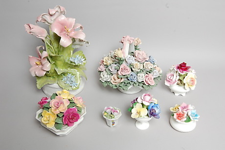 TABLE DECORATIONS, 7 pieces of porcelain. Ceramics & Porcelain ...