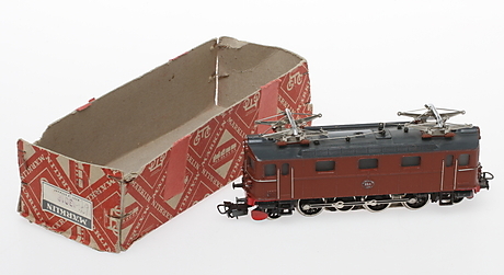 MODEL TRAIN MÄRKLIN Swedish Da locomotive 3018.1 in the upper part of ...