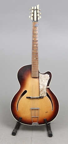 GUITAR, Artist, 1950/60 tal. Collectables - Musical instruments - Auctionet