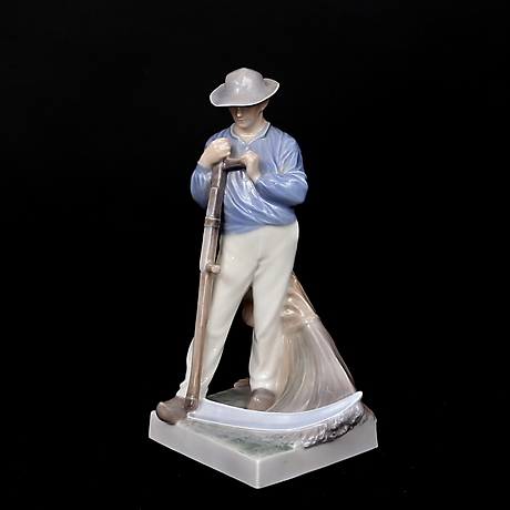 FIGURINE, porcelain, man with scythe, Royal Copenhagen. Ceramics ...