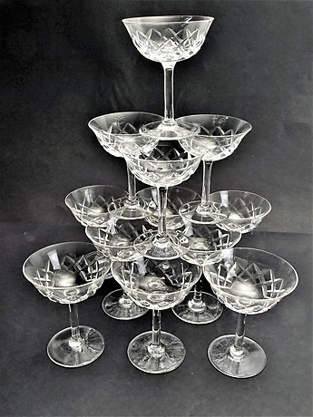 CHAMPAGNE CUPS, crystal, diamond cut, 12 pcs. Glass - Tableware - Auctionet
